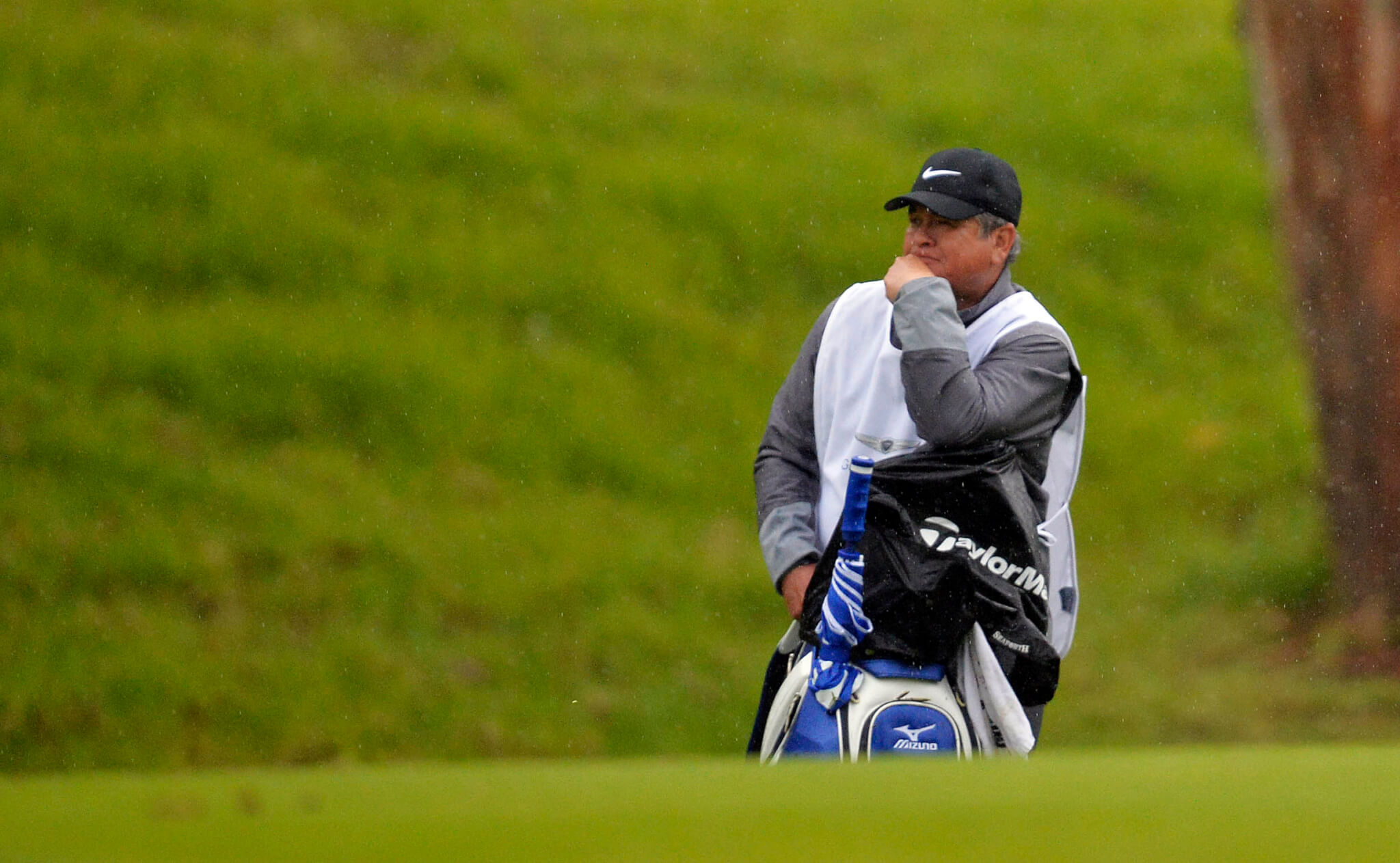 The story behind Tony Navarro’s decision to pass on caddying for Tiger ...